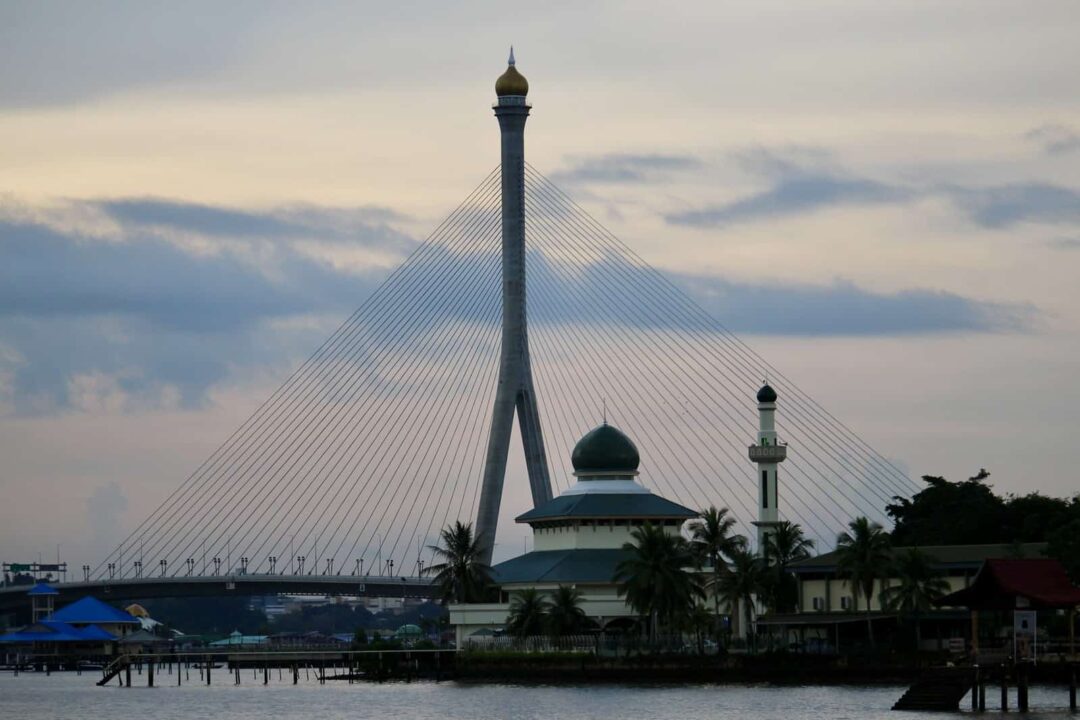 Best Things To Do in Brunei. [Ultimate] Travel Guide, Tips & Attractions.